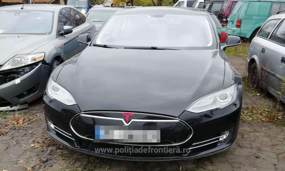 FOTO Mașină Tesla, de 52.000 de euro, căutată în Norvegia, găsită la ...